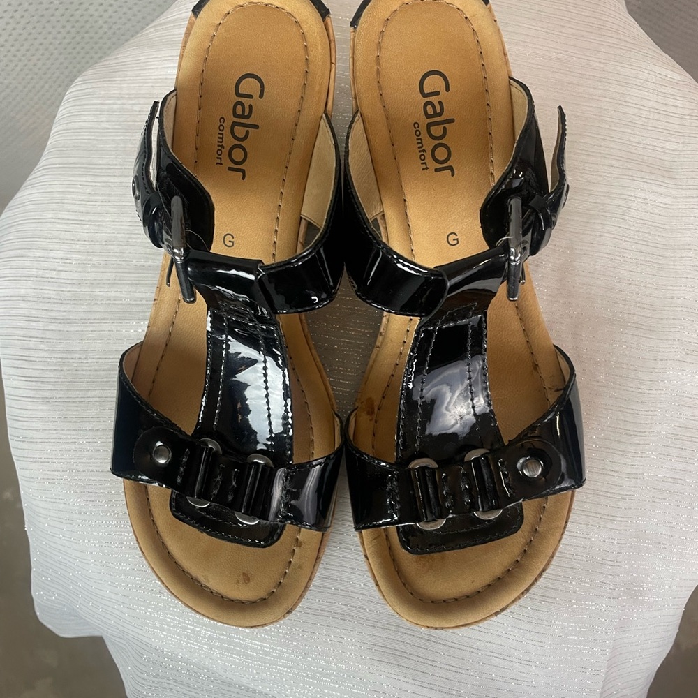 Gabor Black Sandals With T-Strap Design - Gem